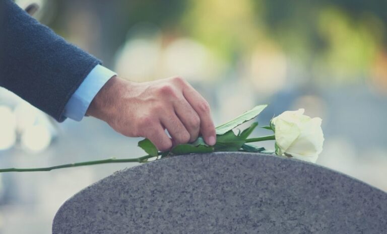 3 Things To Keep In Mind When Speaking At A Funeral - Vanilla Mist